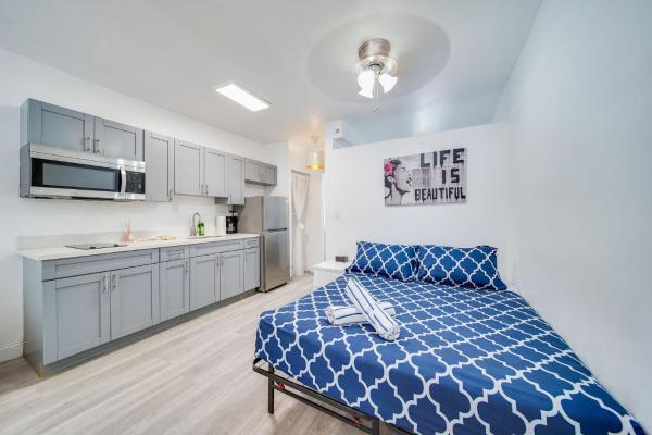 Beachy 1 B/r, W/2 Queen Beds, On Ocean Drive Beach - Miami Beach