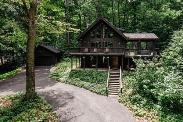 Northern Nights Chalet By Wanderlust Abodes - Michigan