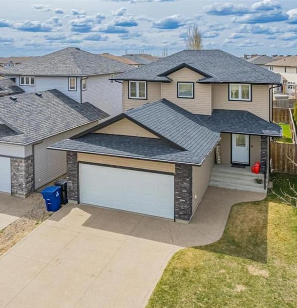 Spacious 4br-4ba House For Large Families & Group In Stonebridge - Saskatoon