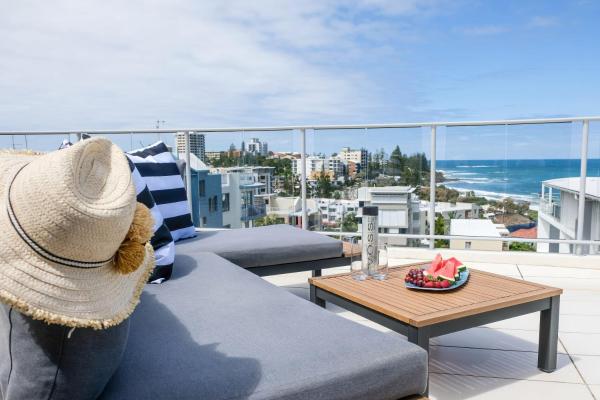 Hamptons Style Penthouse At Kings Beach - Sunshine Coast