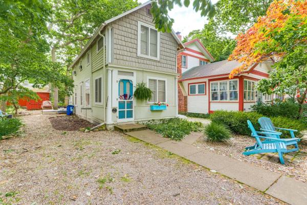 Walk To Lake Historic Lakeside Marblehead Cottage - Put-in-Bay, OH