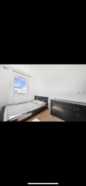 Séjournez à La Maison Du Bonheur, Chambre Cosy Dans Une Maison Familiale à 2 Pas De Paris, Parking Privé Possible Moyennant Des Frais - Châtillon