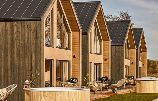 2 Bedroom Lovely Home In Trzesacz - Pobierowo