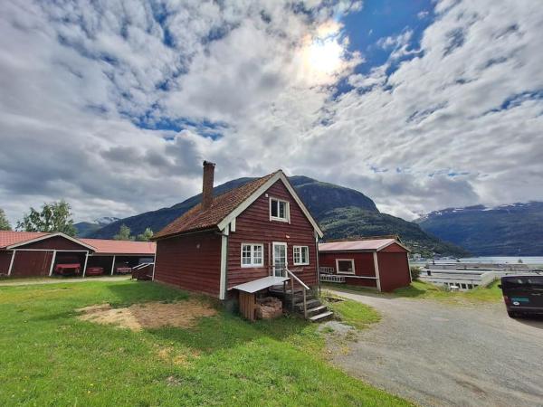 Koselig Hus I Stryn - Loen