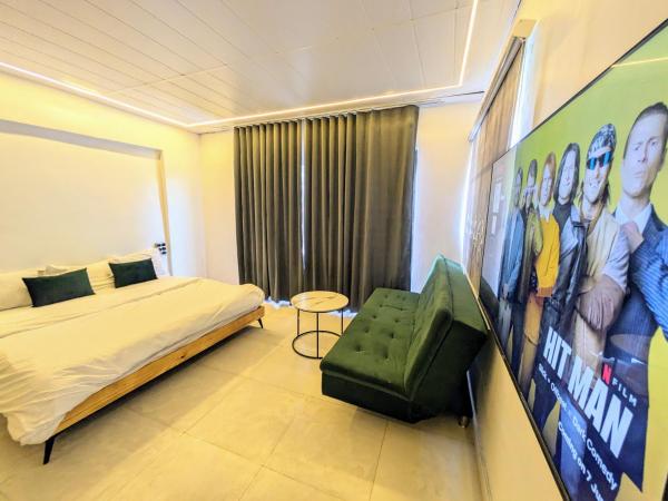 Glass Canvas - Mount Abu