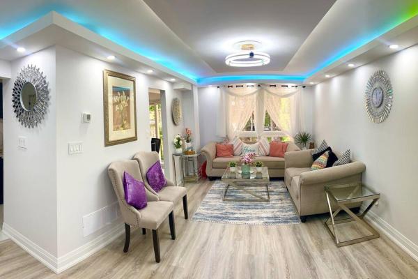 Super Luxury Family Home - 3 Bedrooms, 1 Full Bathroom And 1 Half Washroom With Free Parking, Wifi, Netflix - Toronto