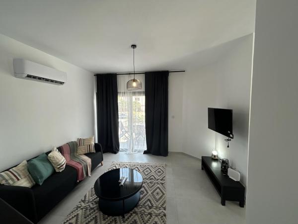 Limassol Urban Beach Retreat- 500m From The Beach - Лимассол