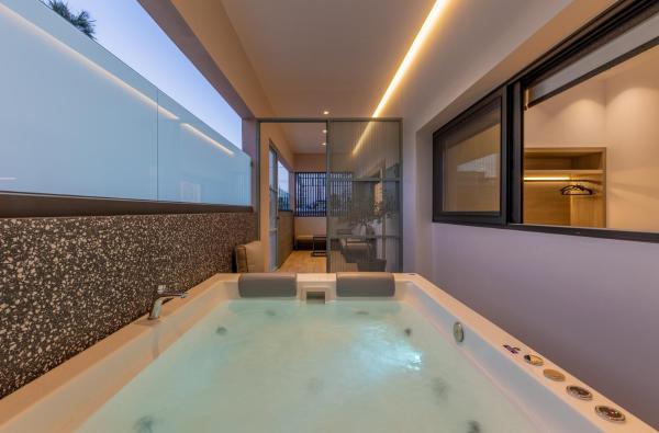 Hot Tub - 5 Min To Beaches - Netflix - Full Kitchen - Akyarlar