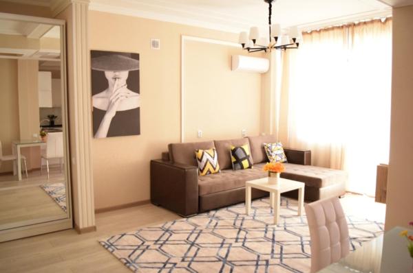 Philharmonic Boutique Apartment With Balcony - Bishkek