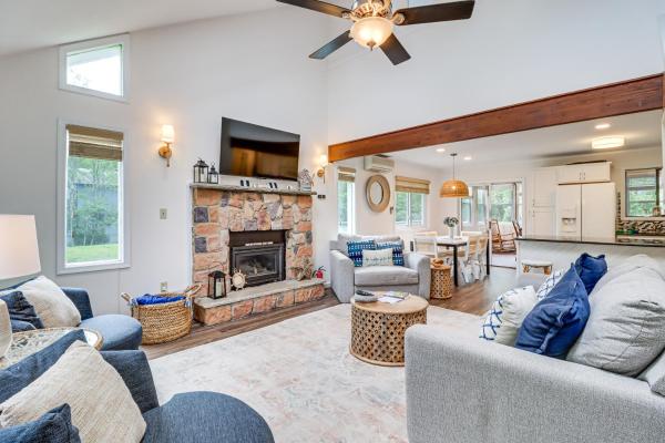 Spacious Family Retreat Pocono Home With Deck - Kalahari Indoor Waterpark, Pocono Manor