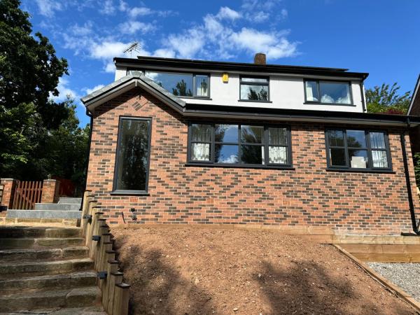 Modern 2 Bedroom Apartment - Warrington