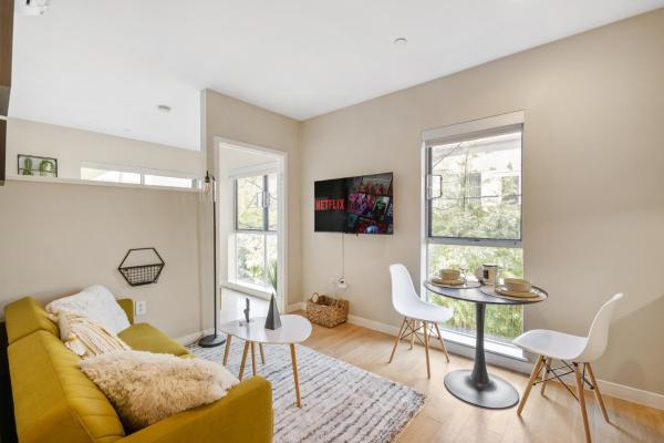 Cozy 1br Apt In Santa Monica With Free Parking - Santa Monica, CA