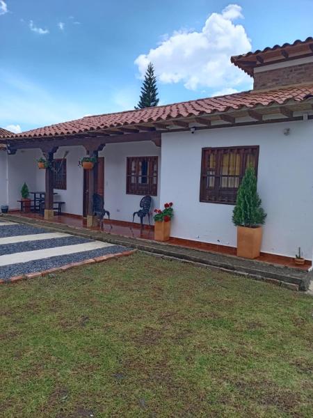 Villa Samantha - Casa Colonial Con Parqueadero - Villa de Leyva