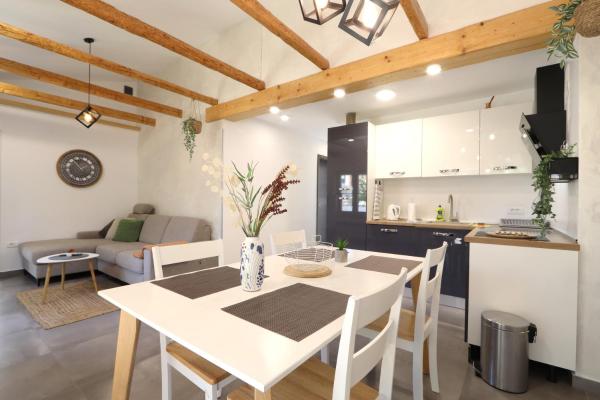 Holiday House "Laurus Garden" With Private Parking - Premantura