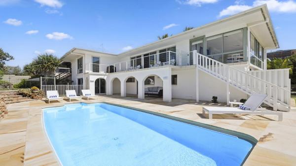 Captain's Quarters - Absolute Beachfront, Pool, Pets, Family Friendly - Coffs Harbour