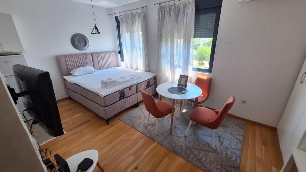 Lijepo Pozicioniran Stan, Atrakcije Blizu - Podgorica