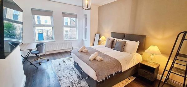 Stunning Luxury Spacious Holiday Home - 5 Bedrooms - Rest & Recharge In Manchester - Manchester