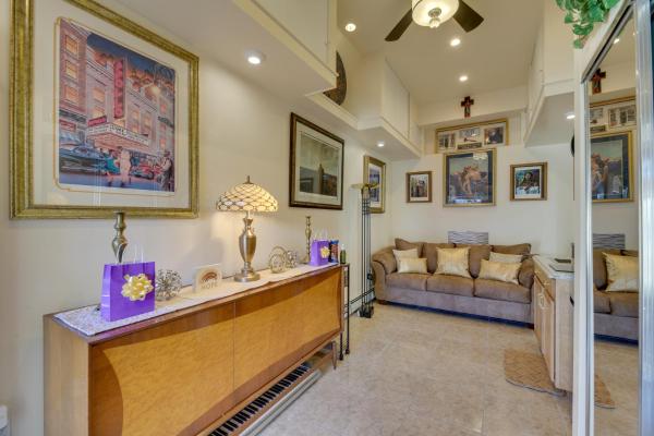 Cozy And Convenient Elmont Retreat With Patio! - Long Beach, NY