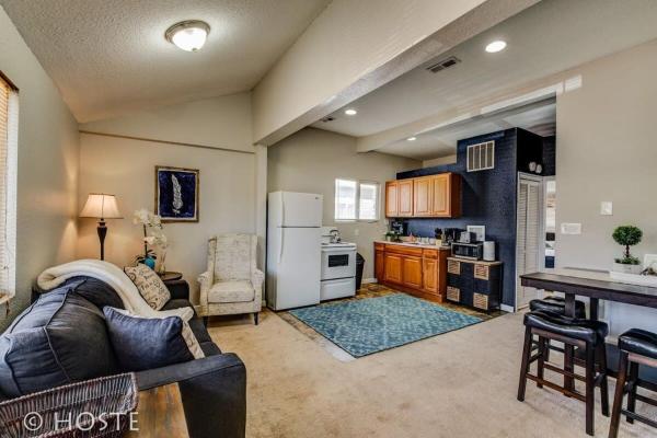 *H New!* 1 Br Downtown Townhome, Newly Renovated!