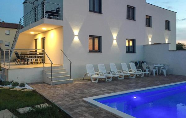 Cozy Apartment In Umag With Wifi - Strunjan