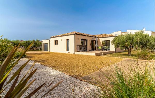 3 Bedroom Amazing Home In Bellegarde - Bellegarde