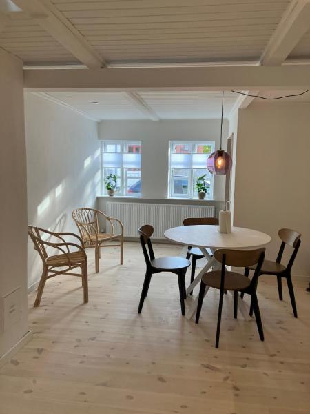 Nyrenoveret Charmerende Byhus - Denmark