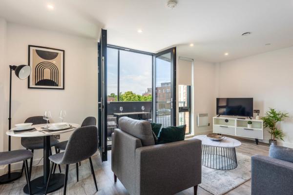 Superior Apartment With Balcony & Gym - York