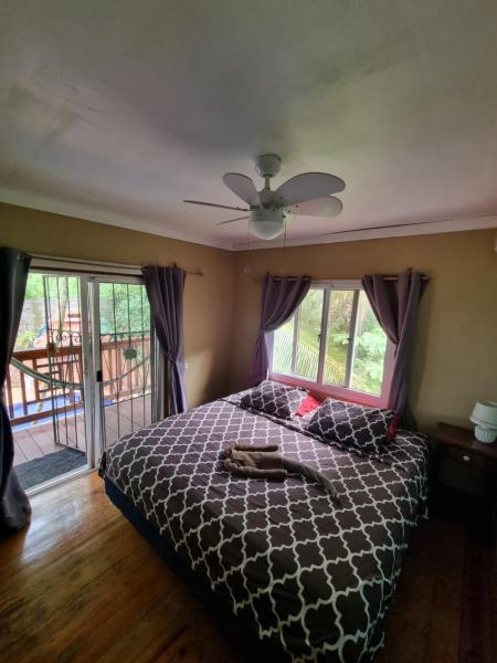 Comfy One-bedroom Apartment At Roatan Backpackers - Honduras