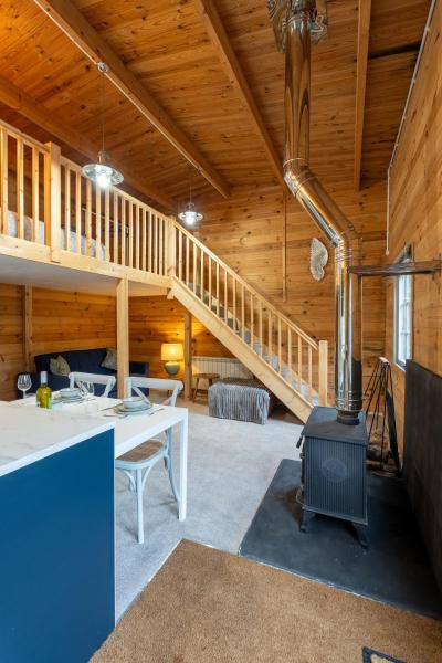 Walliswood Lodge - Wood Burner, Air Con & Wi-fi, Rural Retreat - Horsham, UK