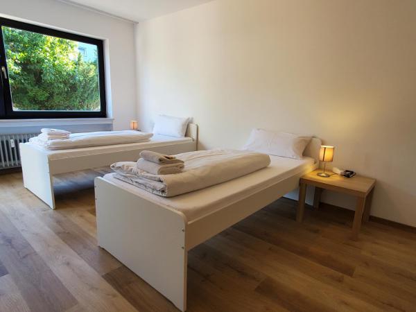Monteurs Wohnung Mit 8 Einzelbetten, Küche, Parkplatz Und Balkon - Straubing