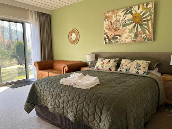 Riverbank Park Motel - Bright