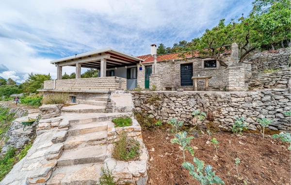 Beautiful Home In Zrnovo With Wifi - Korčula