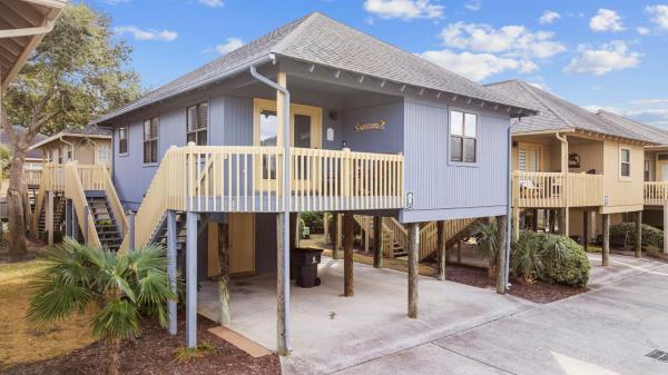 2 Br Beach Cottage - 2 Min To Beach - Beach Towels - Myrtle Beach, SC
