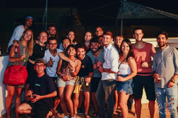 Black Swan Hostel Sevilla - Camas