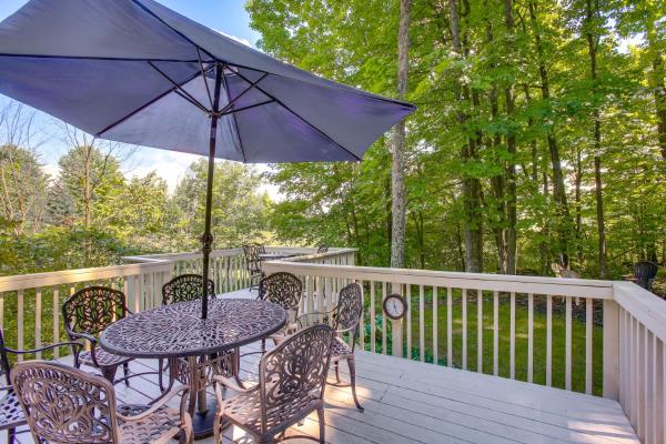 Manor Green Cedar Home With Fire Pit, 3 Mi To Lake! - Glen Arbor, MI