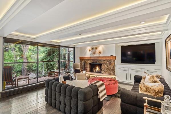 Chateau Eau Claire 9, Newly Renovated Condo With River Views, Hot Tub, Pool, Fitness Center Access - Aspen, CO