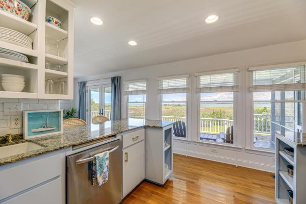Waterfront Home With Screened Porch And Sunsets - Harkers Island, NC