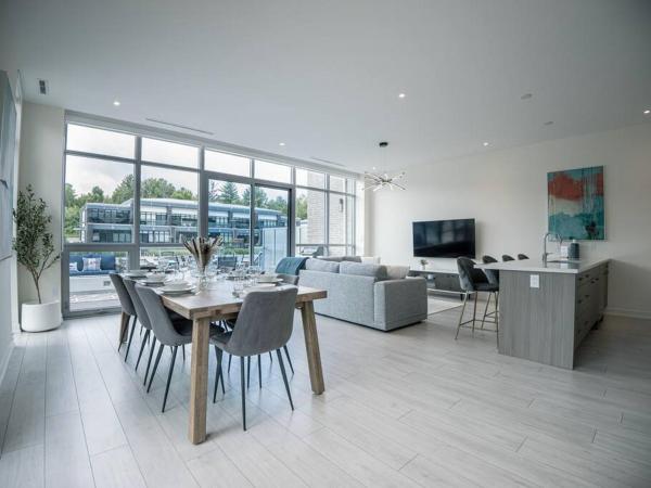 Casa Lago 5 Bed Waterfront House - Barrie