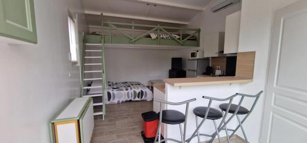 Studio Moderne à Cuges-les-pins - 27 M² Avec Jardin Privé - Cuges-les-Pins