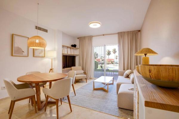 No10 - Beachfront Estepona Close To Port, 2 Bedroom, 2 Bathroom, Sleeps 5 - Estepona