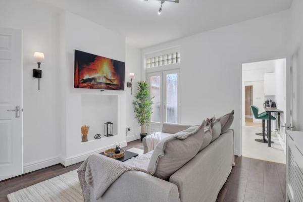 Cozy Nook-hot Tub, Sleeps 8, Free Parking, Netflix - Leicester