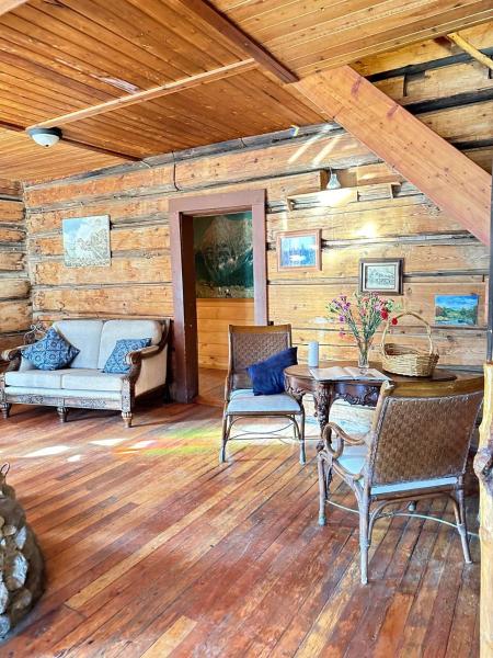 Rustic Beaverfoot Lodge Room N5 - Alberta