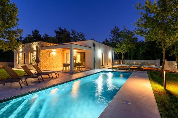 Villa Green Frame West - New Build Villa In Central Istria With Private Pool - Valle