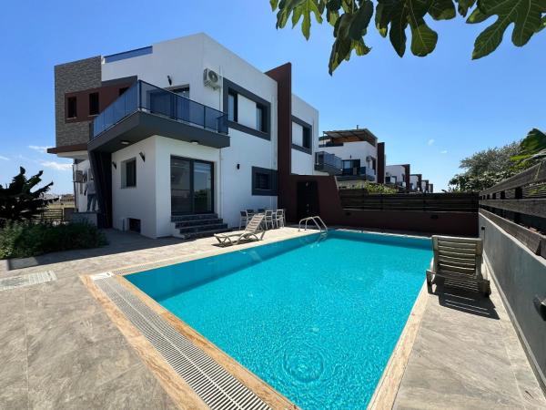 Iskele Bahceler De Kiralik Triplex Havuzlu Luks Villa - Yeni İskele