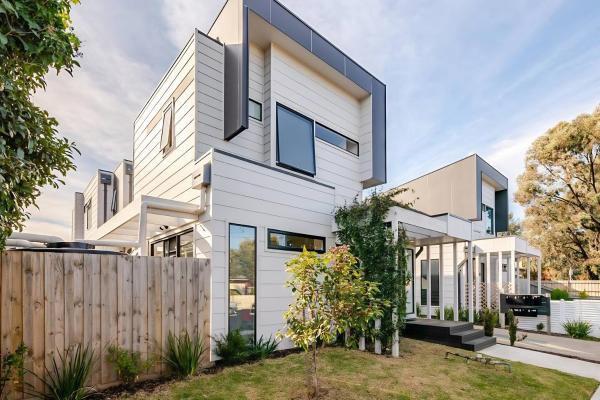 Stunning, Modern, Two-story Detached Townhouse - Tottenham