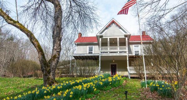 Moore House Inn & Cabins - Hillsboro, WV