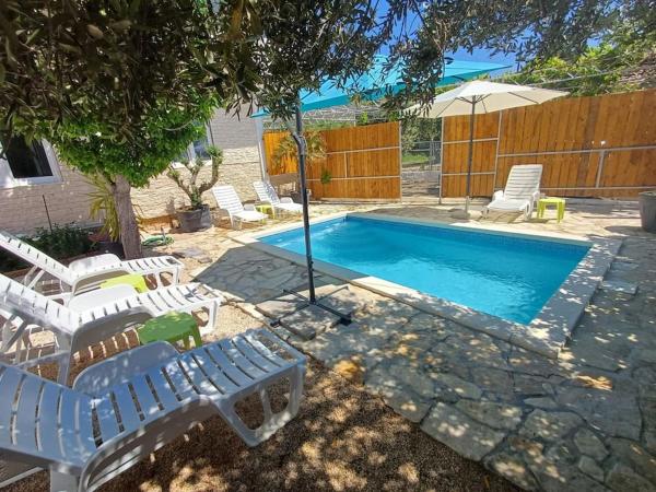 Apartman With Swiming Pool - Kaštela
