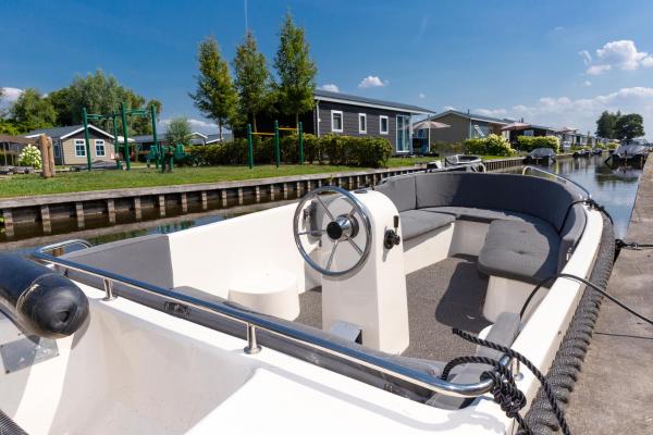 Fuut Vier Persoons Vakantiepark Giethoorn - Netherlands