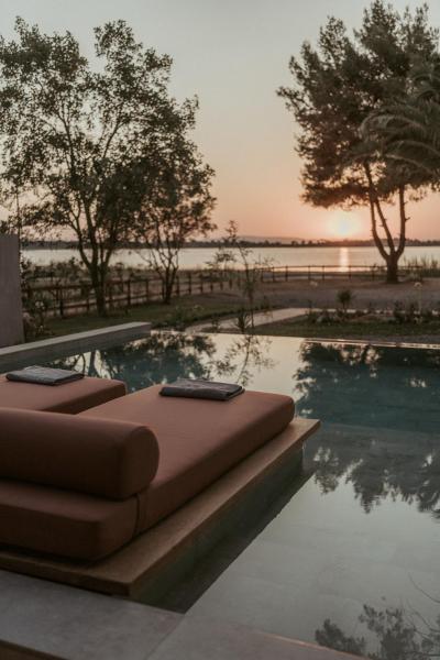 Pure Beachfront Villa With Pool - Ситония