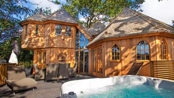 Silvertree House - New Milton